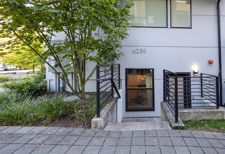 Modern Studio Near Lake & Park - Seattle, WA