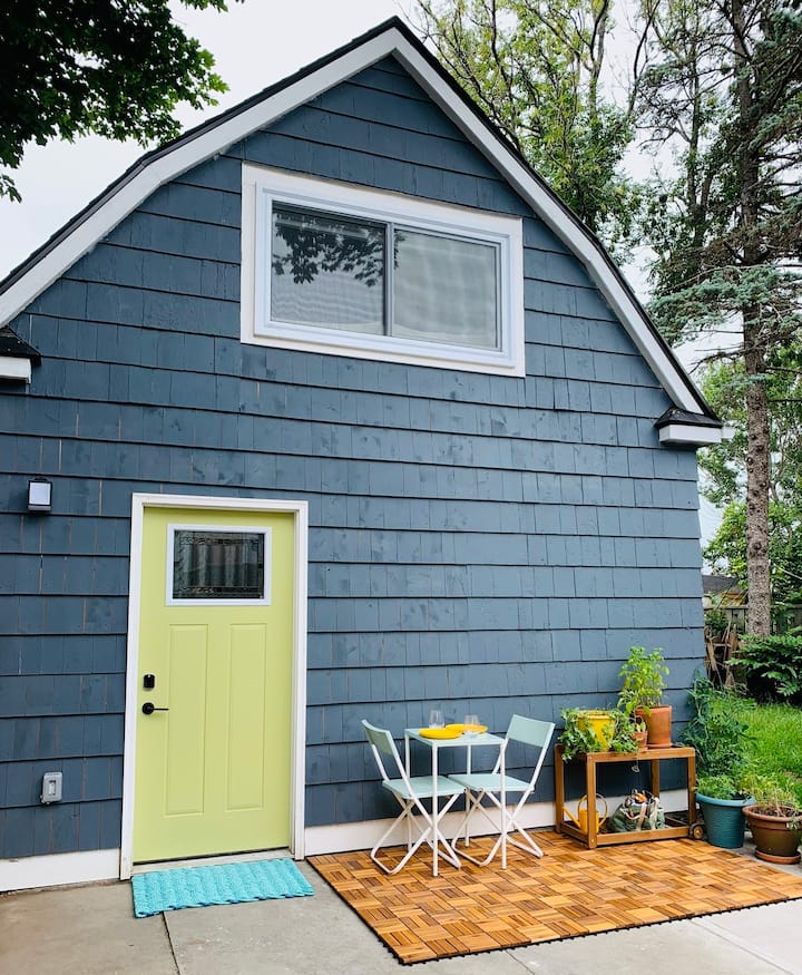 Central 2-story Retreat – King Bed, Fully Equipped - カナダ ハリファックス