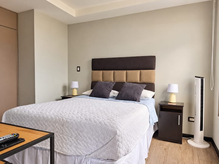 Your Own Space In Zone 10 | Near Oakland Mall - Ciudad de Guatemala