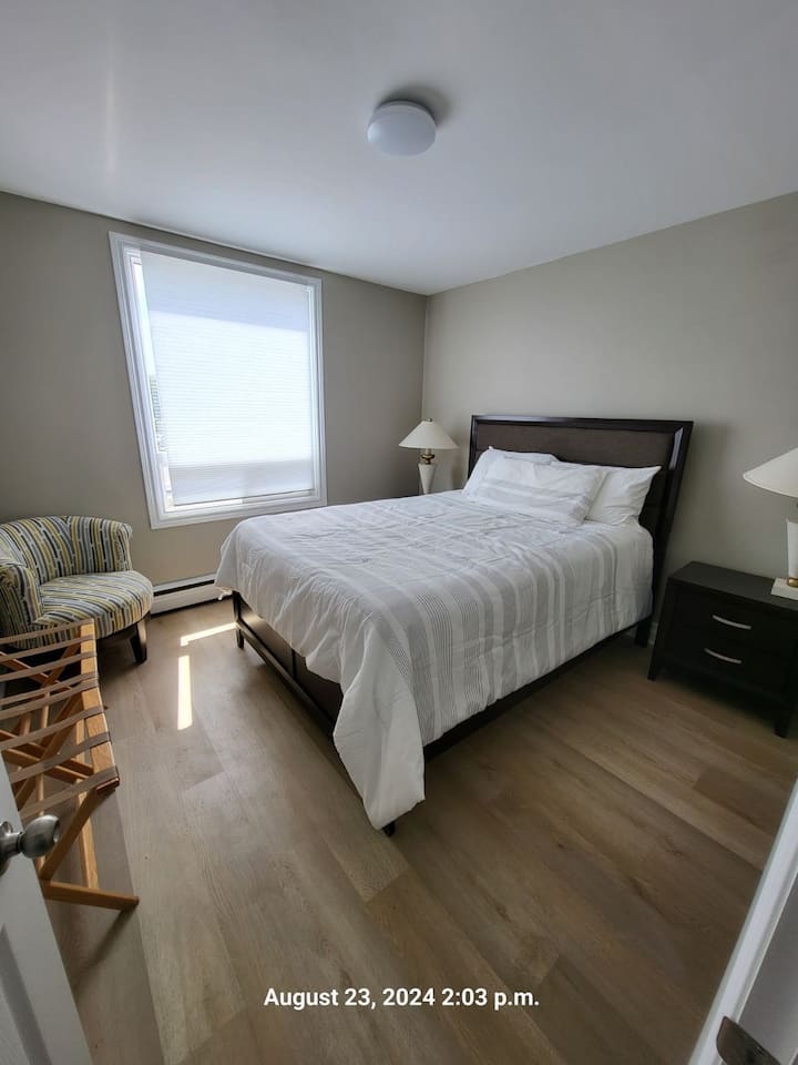 2 Bedroom Suite W/kitchen - Dtown - Stratford