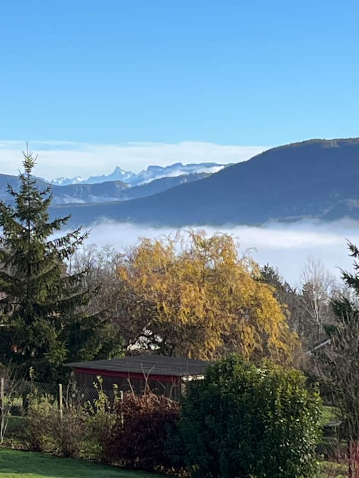La Cocotte Rousse, Ses Petits-déjeuners, Sa Table - Belley
