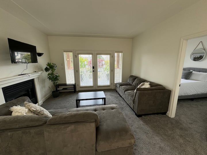 Fully Private 2br Suite –Ownentrance & Groundlevel - White Rock