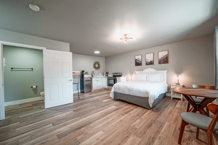 49er Inn—kitchenette - Weaverville, CA