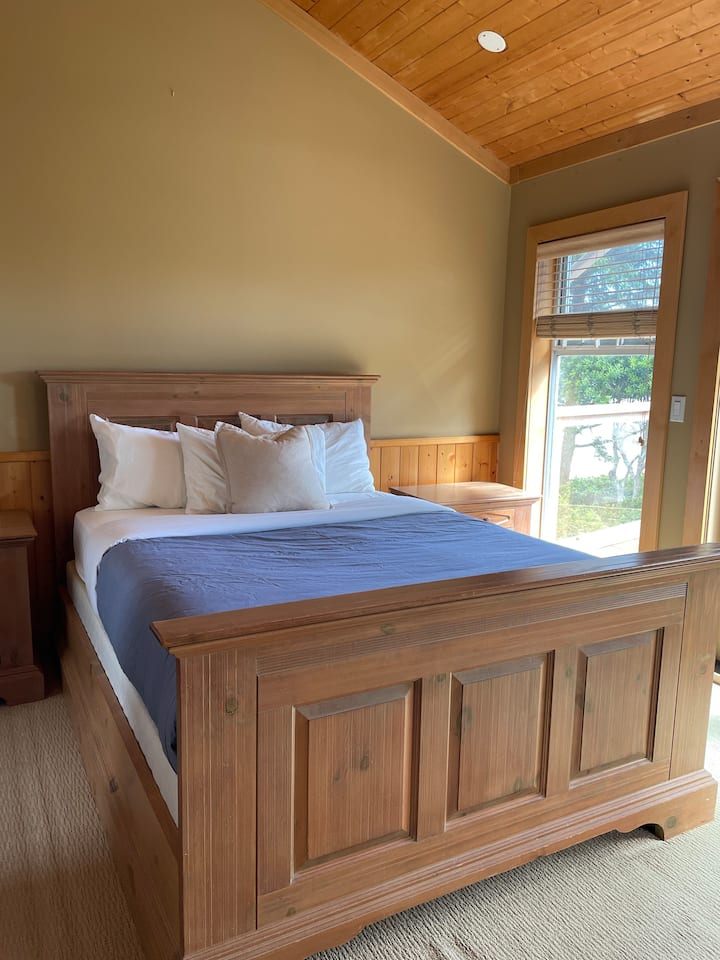 The Wolf Suite - Beachfront - Tofino