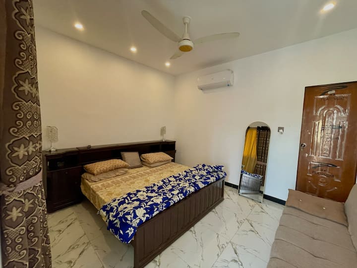 Luxurious 2br Penthouse. - Karachi