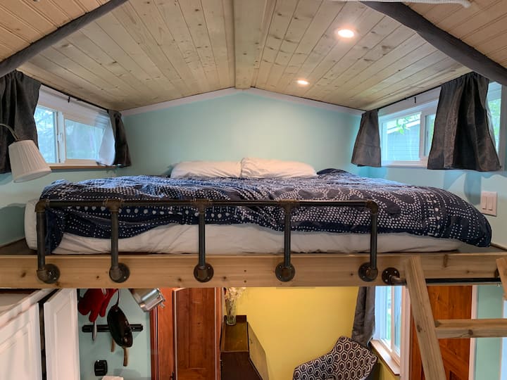 Tiny House In Town With King Bed - Prince George