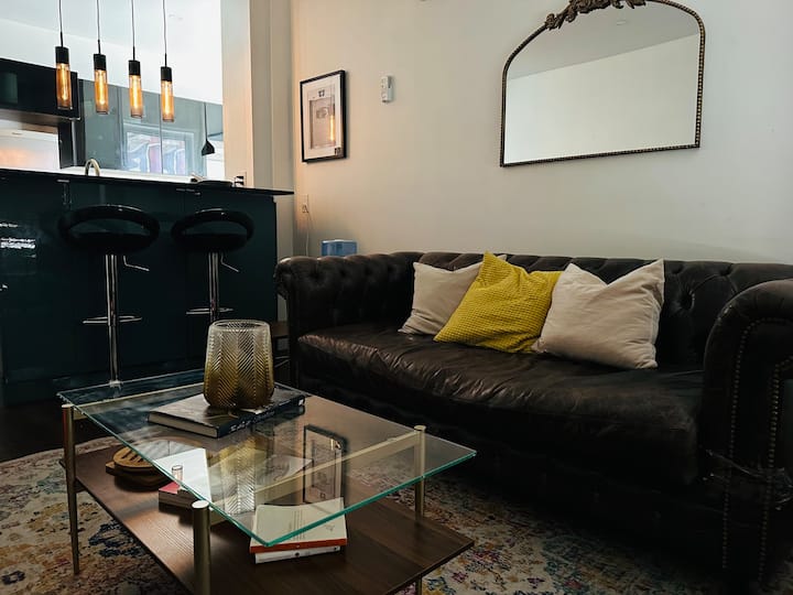 Cozy Digs In Trendy Leslieville - 토론토