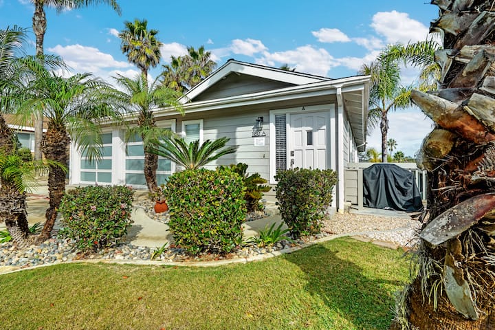 Sunny Beach Oasis: Walk To Beach, Best Location! - Encinitas, CA