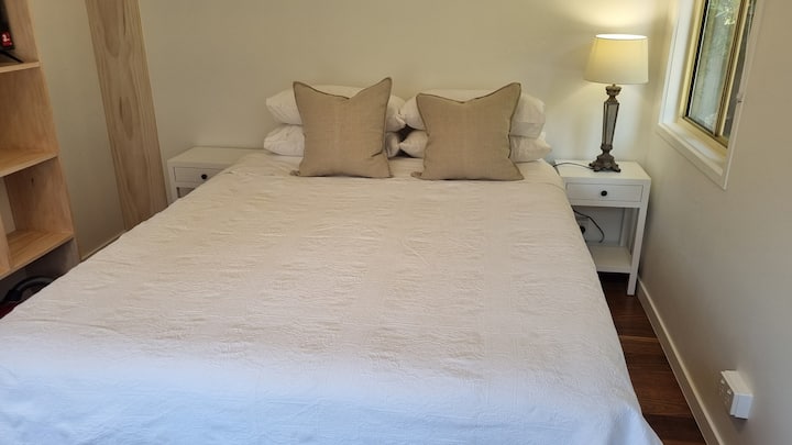Sandy's Petite Studio - Lilydale