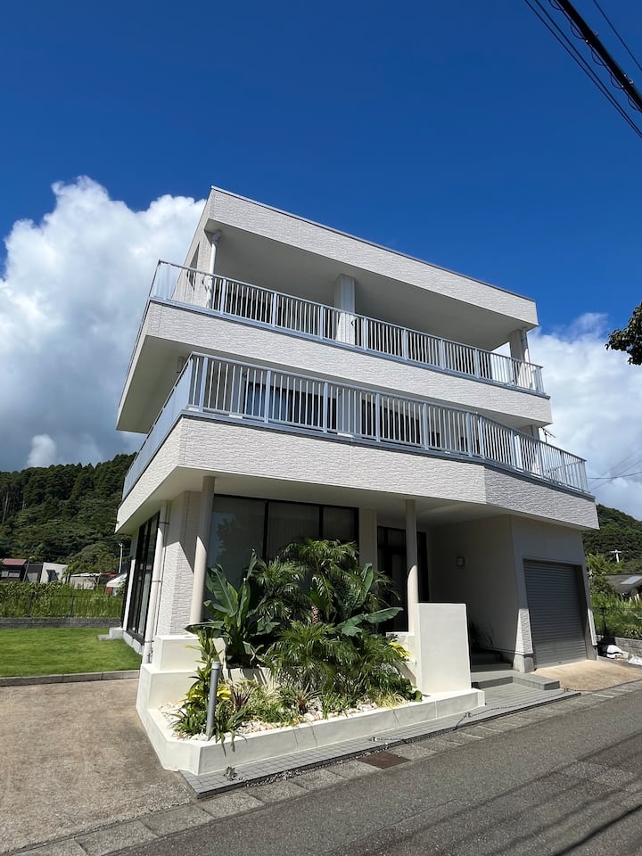 青島 最大8名 週割・月割有 潮騒とともに眠り美しい朝日とともに目覚めるオーシャンフロントの別荘 - Miyazaki