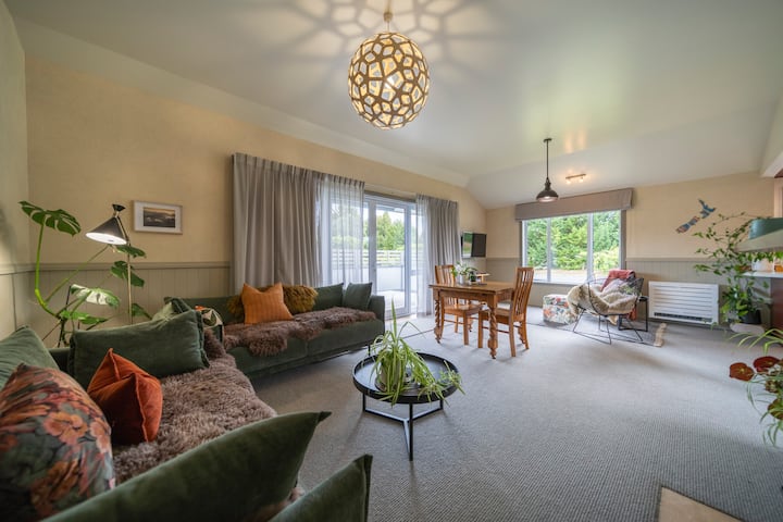 One Bedroom Milford Bound Retreat - Te Anau