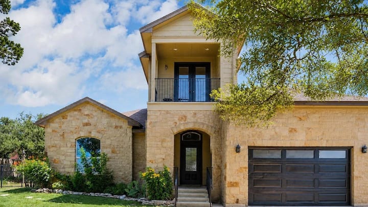 Charming Hill Country Retreat - Dripping Springs, TX
