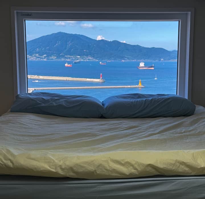 오션뷰 감성숙소 | 관광명소 도보 · 편의점 1분 · 무료주차 | 우화 하우스 - Yeosu-si