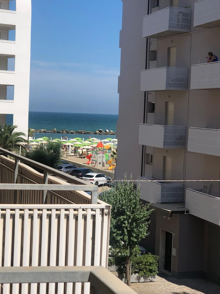 Vista Mare Lido Di Savio. Last M - Милано Мариттима