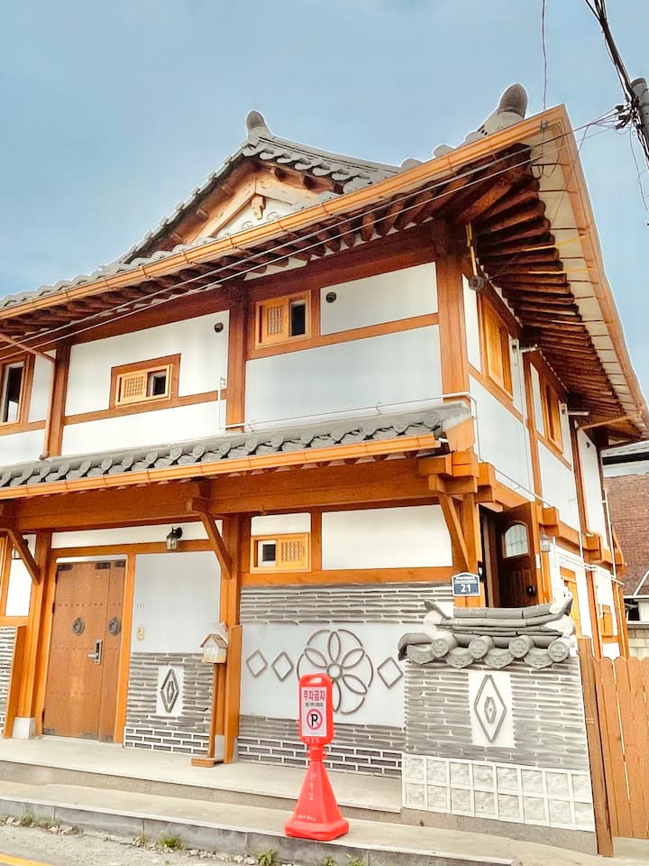 행리단길 중심, 신축한옥호텔 - Suwon-si