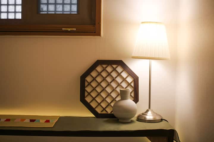 감성 한옥 호텔_행궁담 - Suwon-si