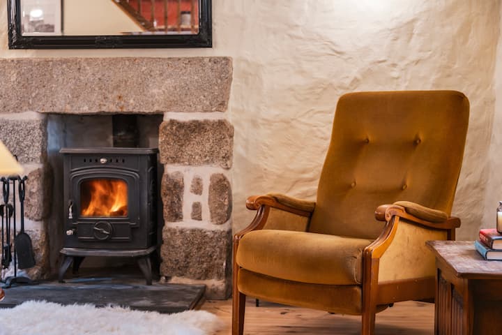 Farm Cottage: Log Fire/hot Tub/dogs/walk To Beach - Hayle