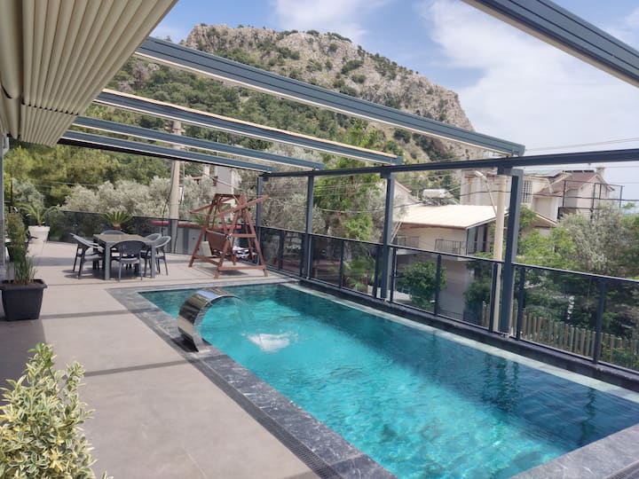 Denize 50 Metre Mesafede Villa - İçmeler