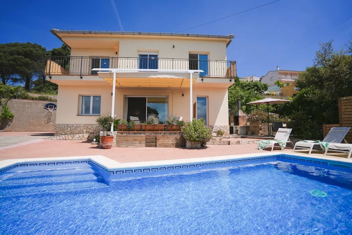 Villa Lyla, 5+ Pers, Mountain & Pool Views - Caldes de Malavella
