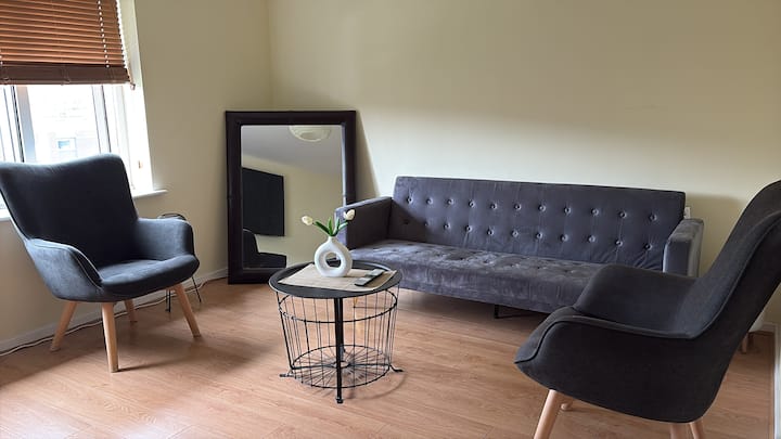Misk Homes Beautiful Flat Near Heathrow & Brunel - Ruislip Lido Beach