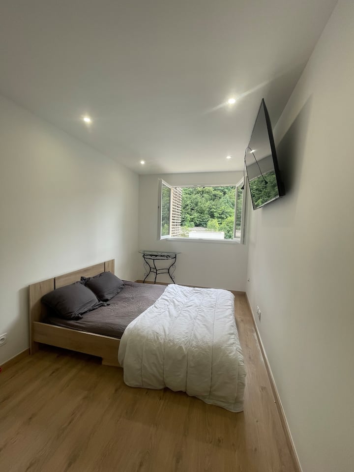 Appartement Idéalement Situé - エズ