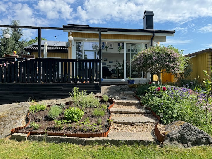 Mysig Rymlig Villa Med Trädgård - Estocolmo