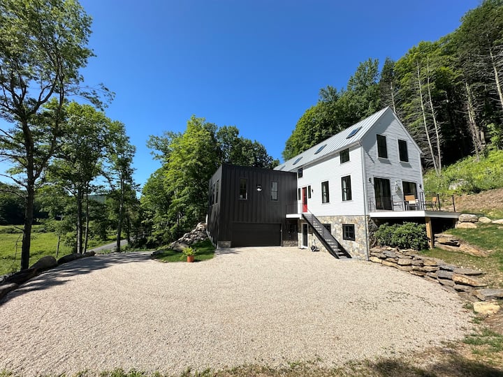 Charming Hillside Retreat - Kent, CT