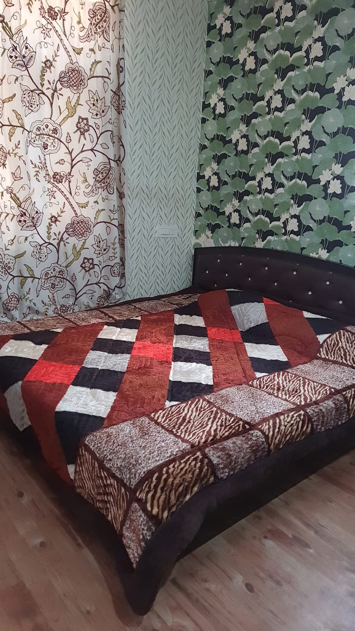 Zabarwan Hills 2 With Pvt Kitchen And Washroom - Srinagar