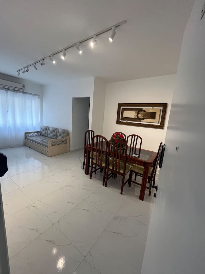 Excelente Apt De 2 Dormitórios. - Guarujá