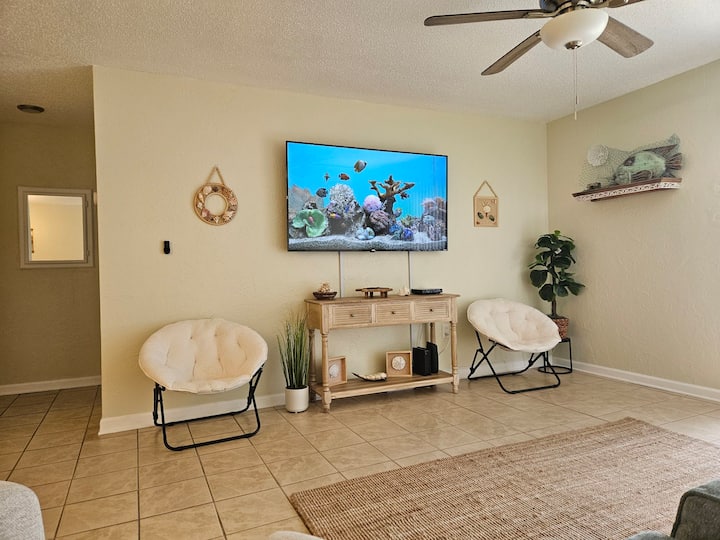 Ashley's Condo By The Sea - Ormond Beach, FL