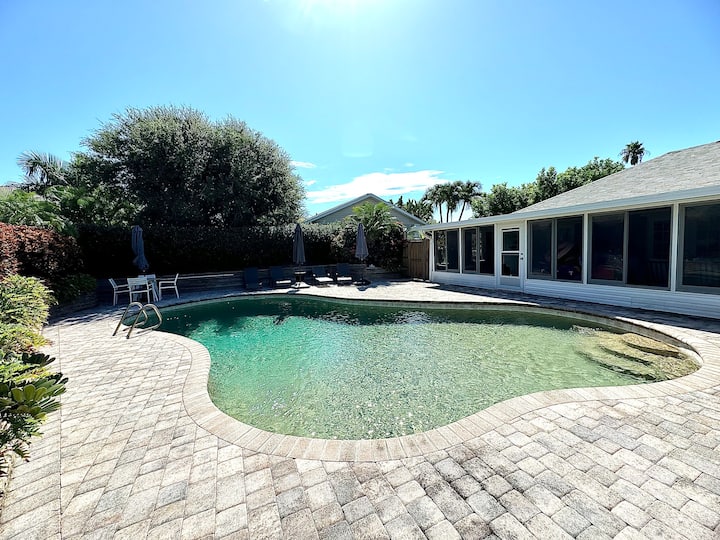 Steps To Beach W/ Heated Pool! King Bed - Melbourne Beach, FL