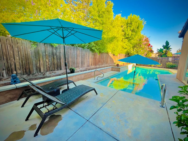 Beautiful House With Pool Close To Natioal Parks - Fresno, CA