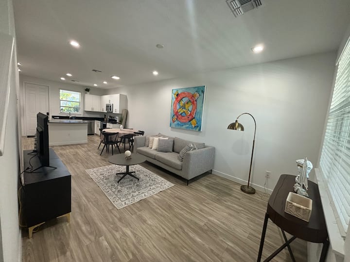 Newly Built 2/2.5 Home Mins From The Beach! *Pool* - Stuart, FL