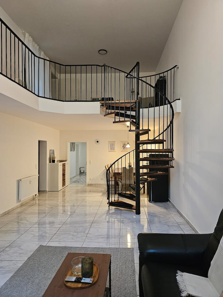 Maisonette Wohnung In Kölner Villenviertel -