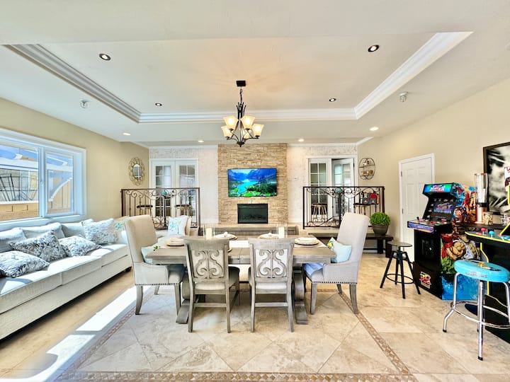 Family Retreat - Basketball Court & Game Room - Spring Valley