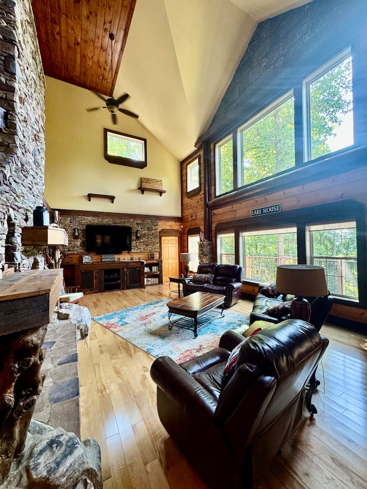 Ridge Top Retreat-
Mtn & Lake Views, Watauga Lake - Wilbur Lake, TN