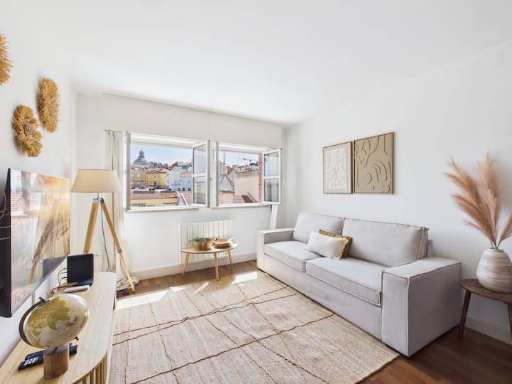 Renovated Balcony & Parking - São Jorge Castle - Alfama