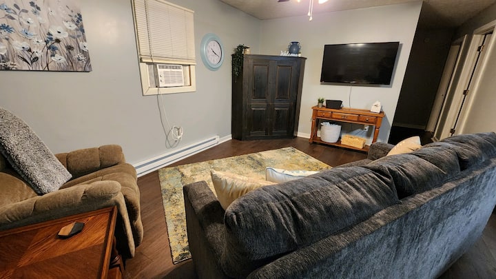 Cozy 2 Bedroom House - Circleville Pumpkin Show