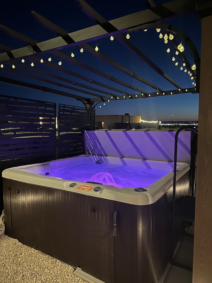 Hot Tub, Family‑friendly Brand New Home + Arcade - 新墨西哥州