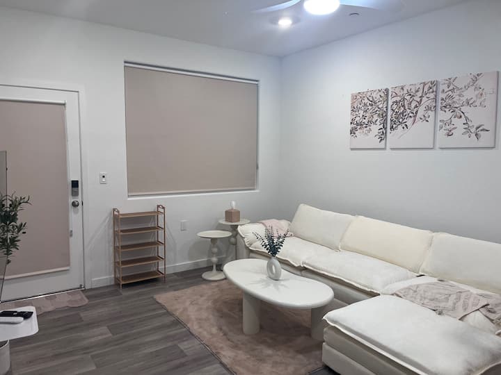 Charming Adu With Private Entrance - Clovis, CA