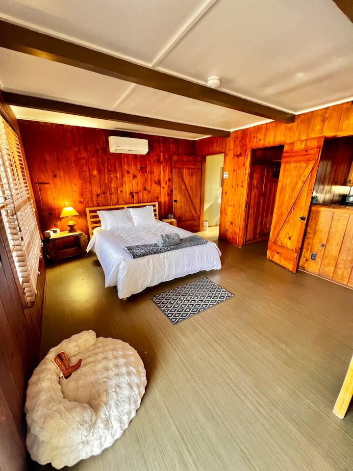 Room 5 | Pet Friendly Motel - Downtown Joshua Tree - Joshua Tree, CA