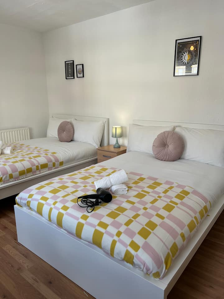 Lovely 4 Bedroom Spacious House In Camden Town - Camden Town - London