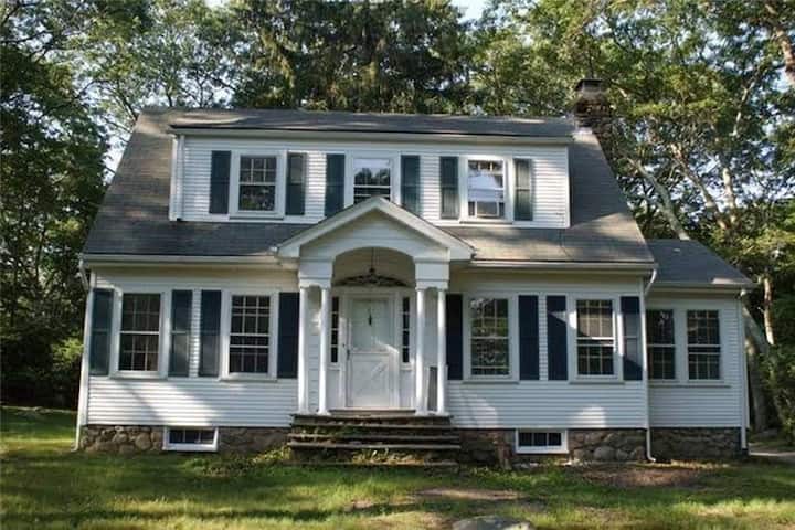 Spacious Home - South County/uri/beaches/newport - South Kingstown, RI