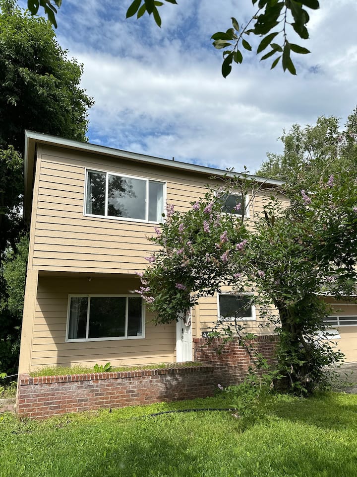 Lovely Vacation Home - Anchorage, AK