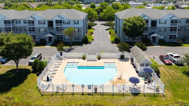 Coastal Beach And Pool - Broadkill Beach, DE