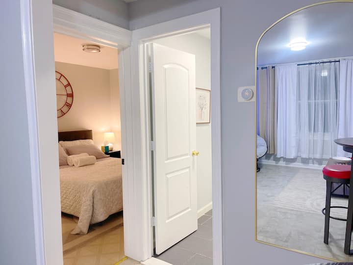 Little Apt Near Downtown Utica - Utica, NY