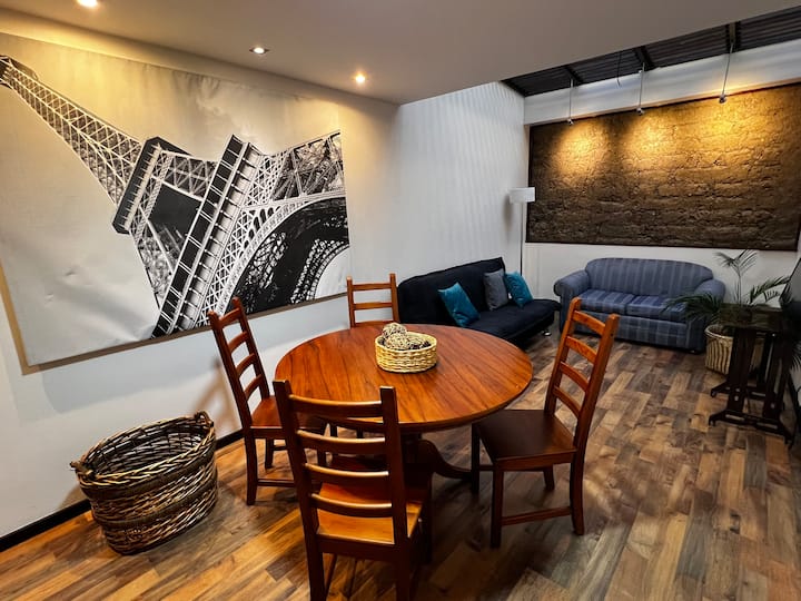 Charming Cuenca Center Home W Parking +Laundry - Cuenca