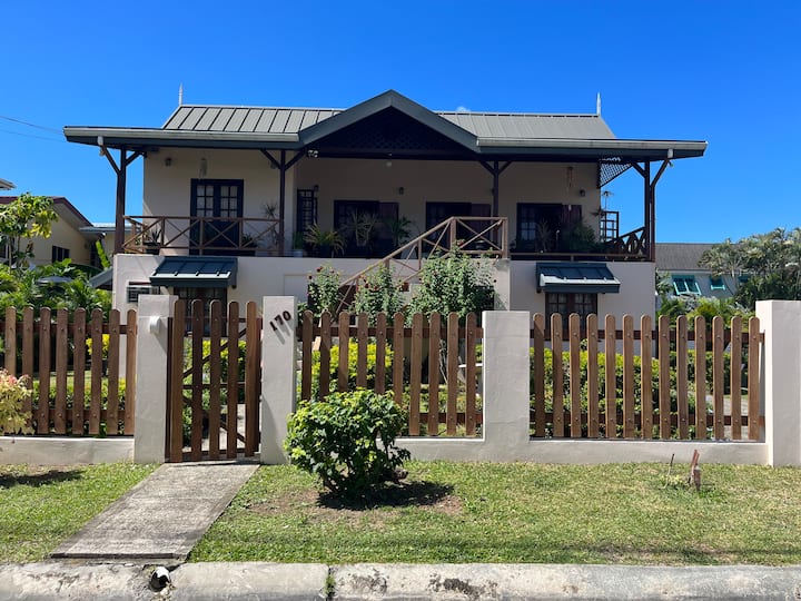 Quiet, Tranquil Conveniently Located Apartment - 토바고 섬