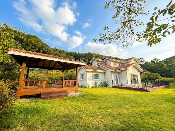 가야산 포천계곡 독채 펜션, 85인치 돌비 영화관, 넷플릭스, 바베큐, 노래방, 늦은퇴실 - Jinju-si