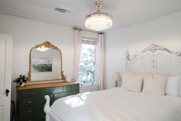 The Creekside French Retreat - Nevada City, CA